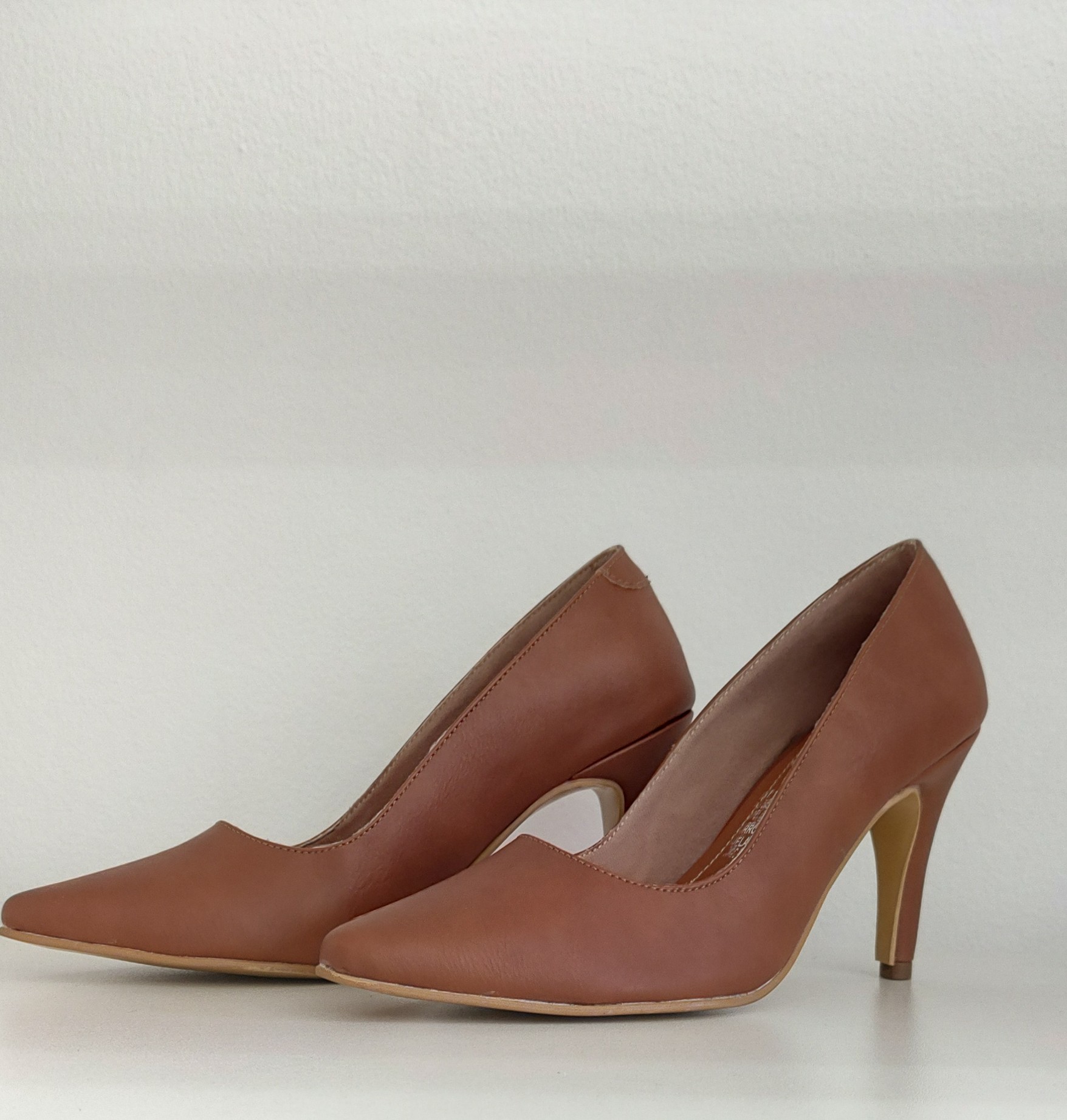 Zapato de tacón tipo Stiletto Café Mate – Delux Calzado y Accesorios